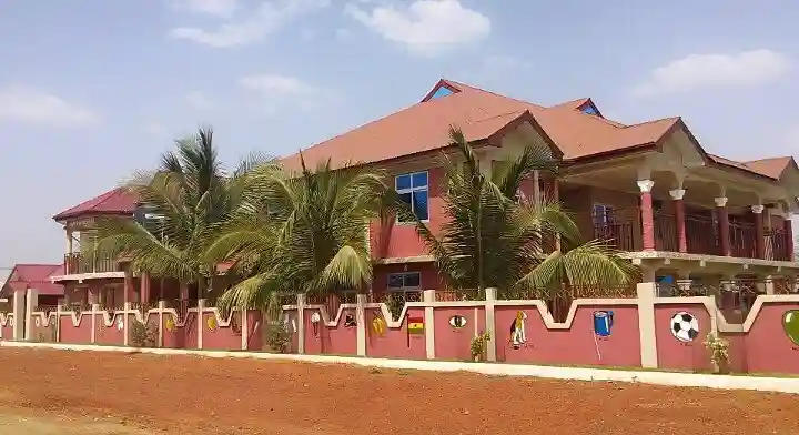 Guakro Effah Senior High School - High School in Techiman,, Ep,